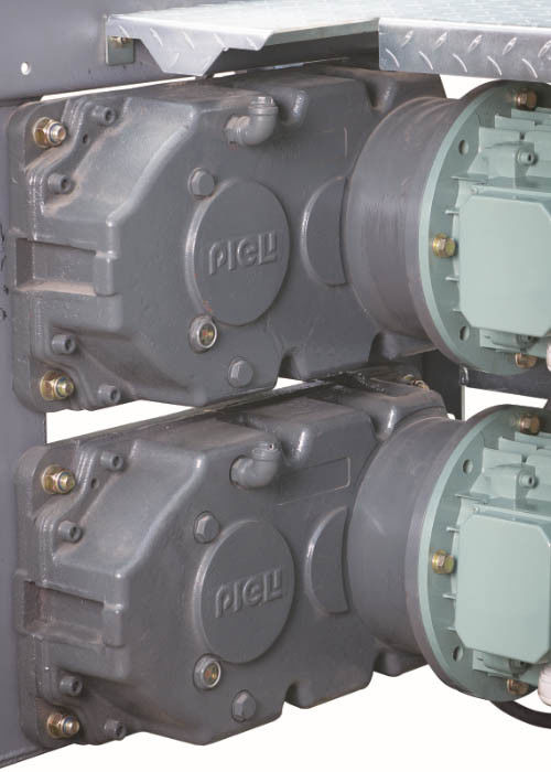 YJ150 Cylindrical Helical Gear Reducer , Construction Hoist Helical ...