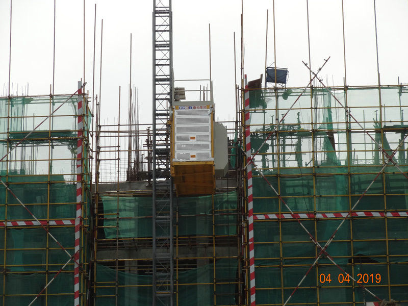 Adjustable Speed Steel Plate 250m Construction Hoist Elevator